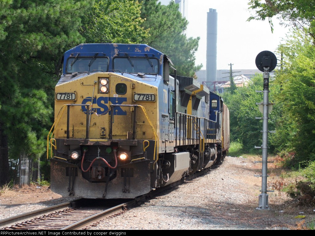 F741 curves away from CSX's Raleigh yard
